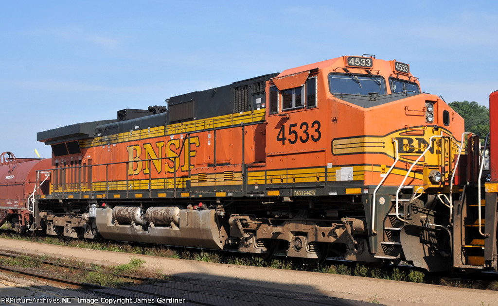 BNSF 4533